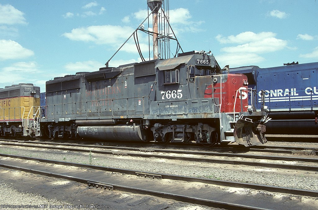SP GP40-2 7665